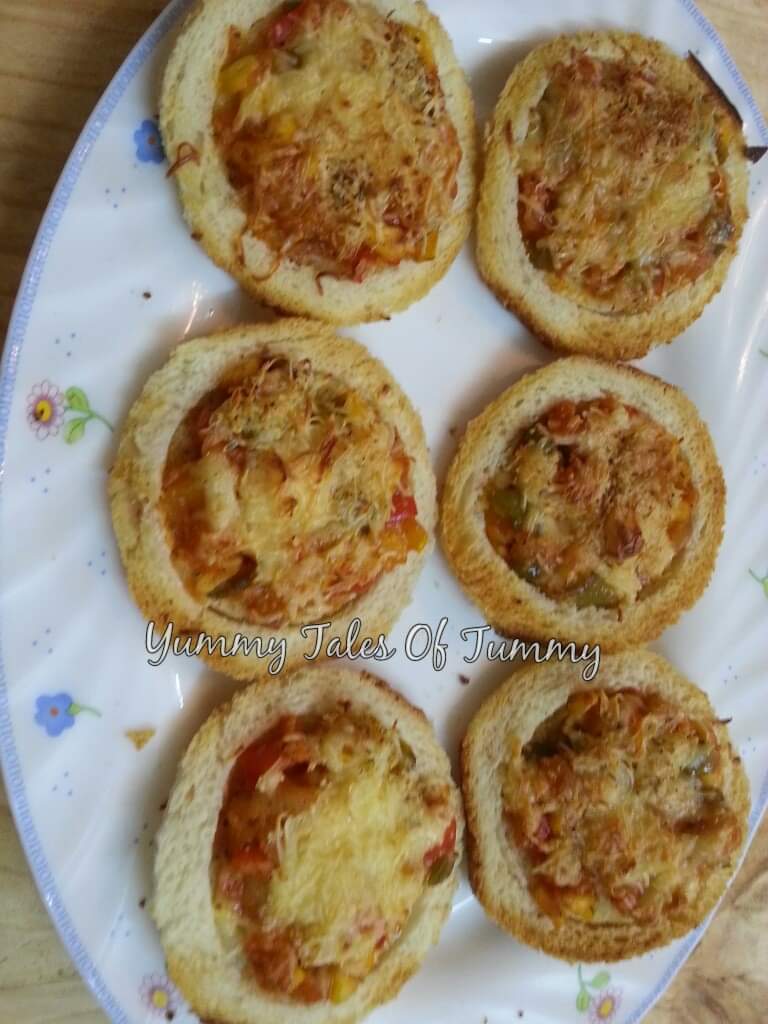 Bread Cheesy Discs Recipe - Yummy tales of tummy