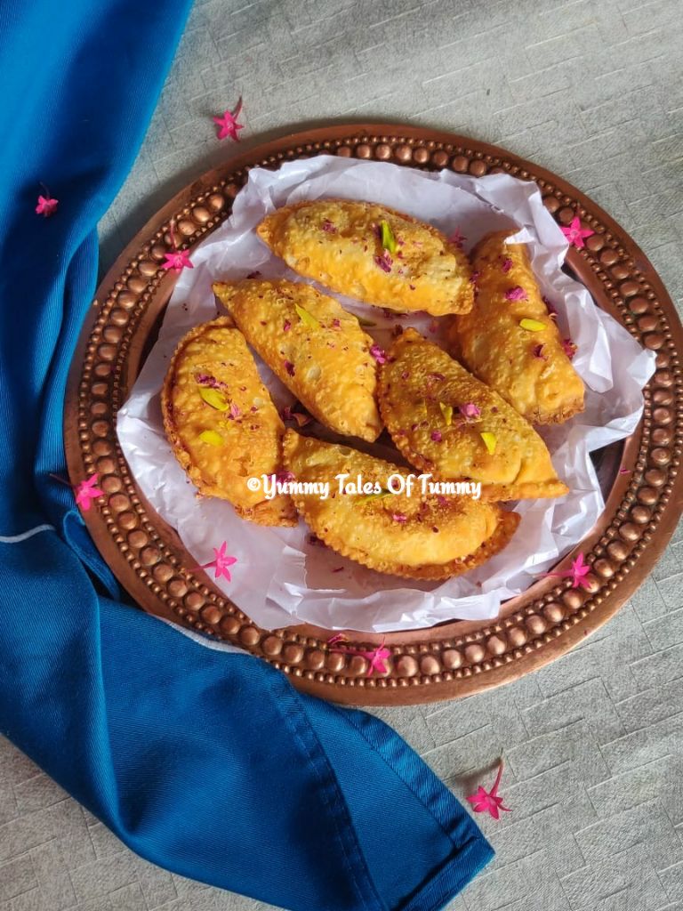 Maharashtrian Karanji Recipe | Coconut Gujiya - Yummy tales of tummy