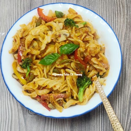 Red Sauce Pasta Recipe (with vegetables) | Pasta in Red Sauce | Tomato ...