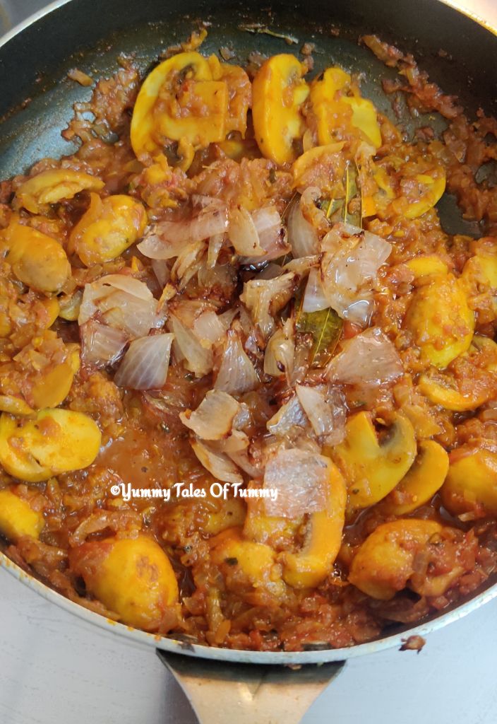 Mushroom Do Pyaza | Khumb Do Pyaza | Mushroom and Onions curry - Yummy ...