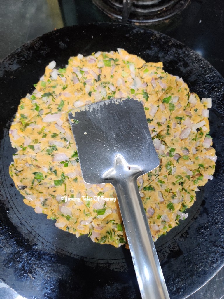 Sindhi Basar wari Koki | Sindhi Koki Recipe | Onion Flatbread - Yummy tales of tummy